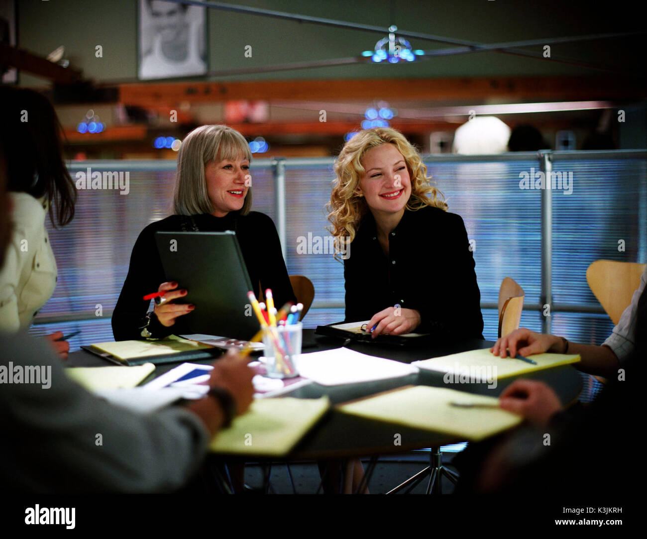 RAISING HELEN HELEN MIRREN, KATE HUDSON RAISING HELEN Date: 2004 Stock ...