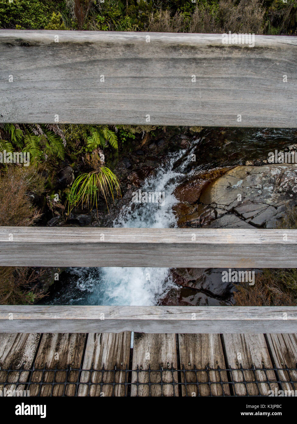 Foot Bridge, Whakapapanui Stream, Tongariro National Park, New Zealand ...
