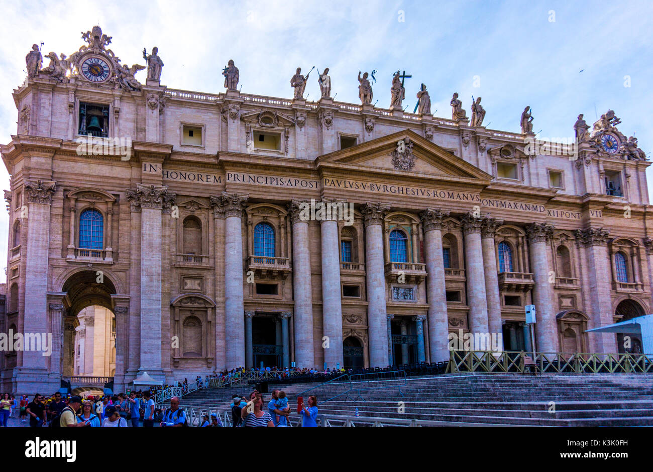 Pope vatican balcony hi-res stock photography and images - Alamy
