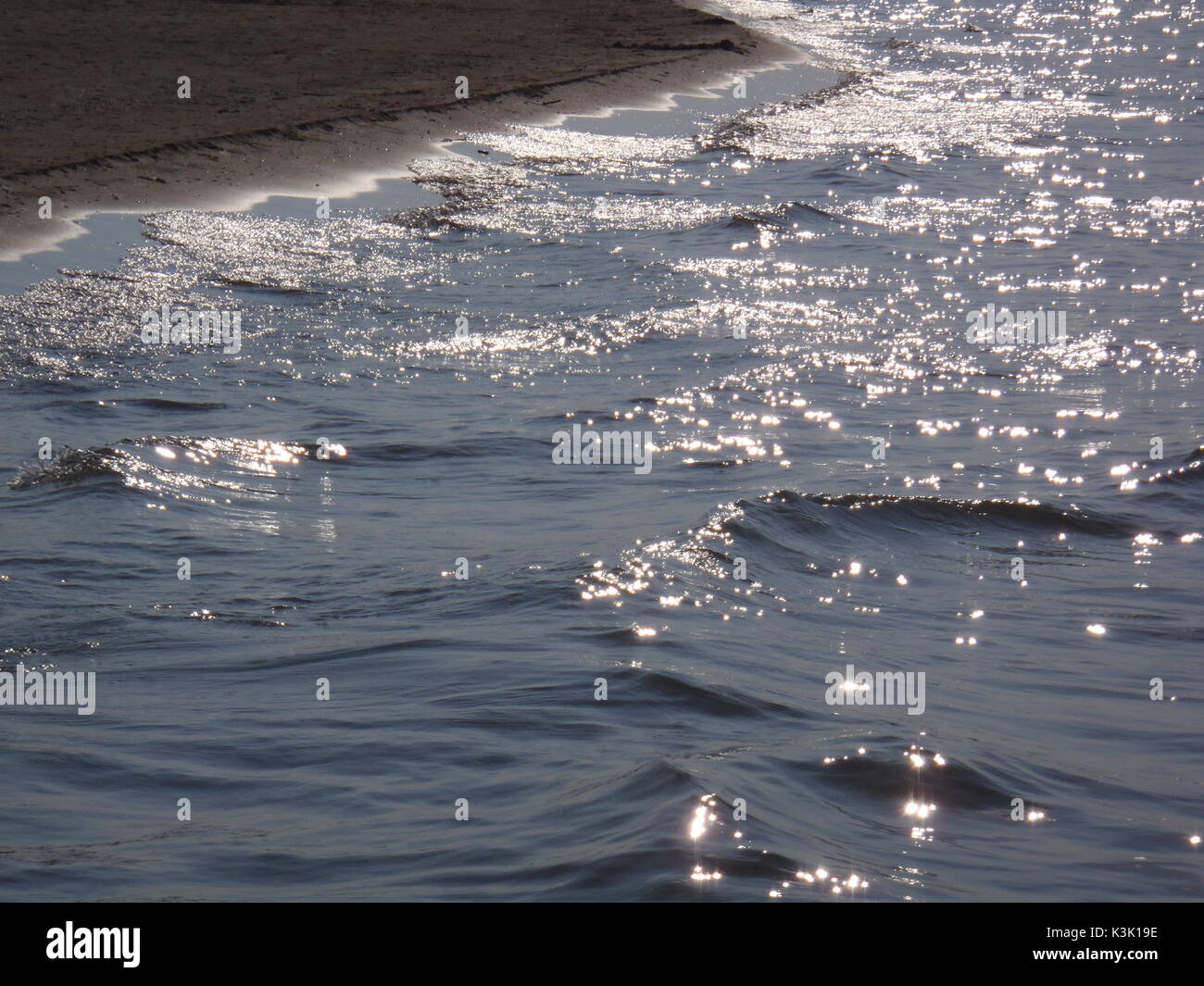 Waves lapping lake shore hi-res stock photography and images - Alamy