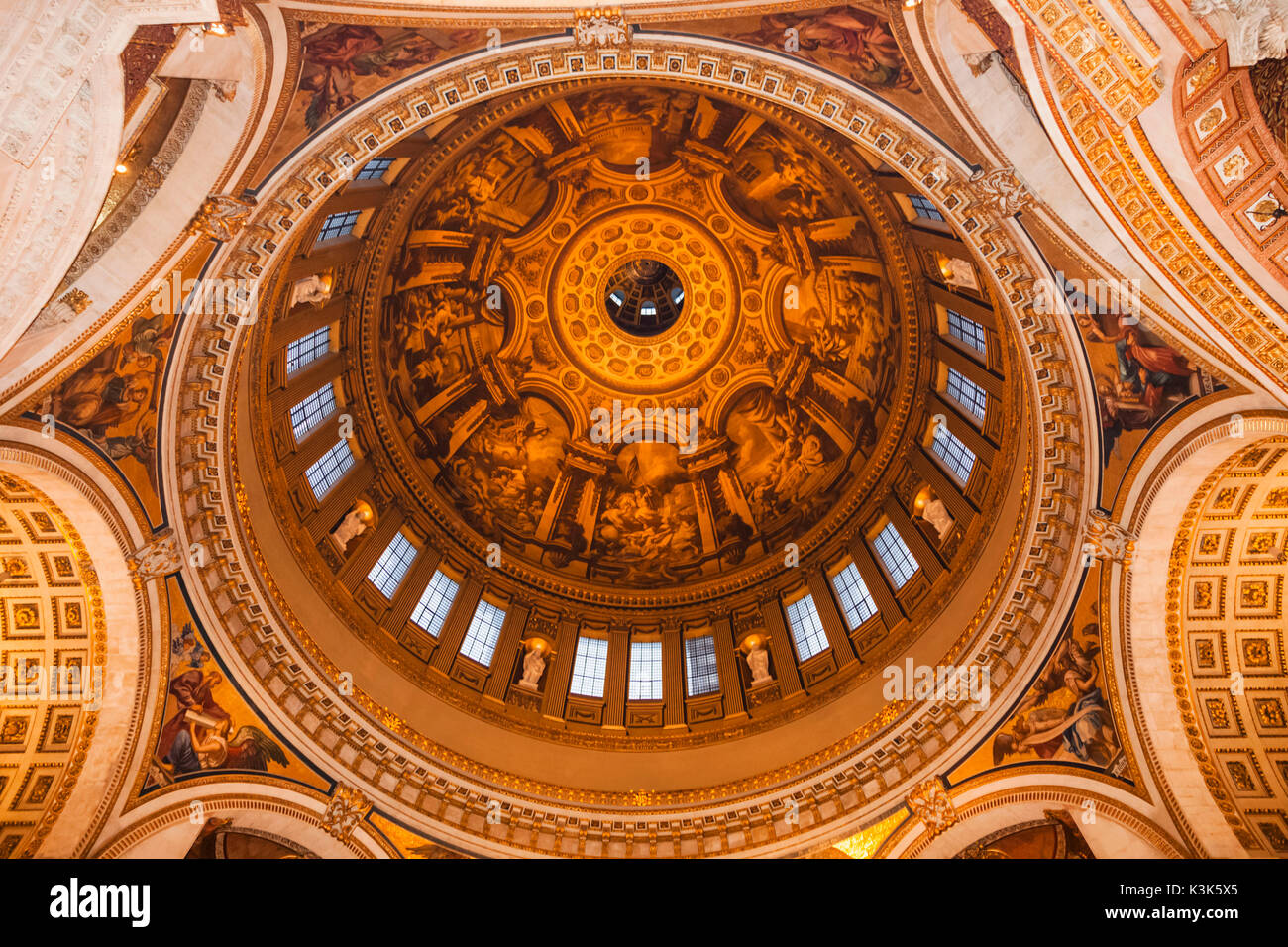 Inside dome st pauls cathedral hi-res stock photography and images - Alamy