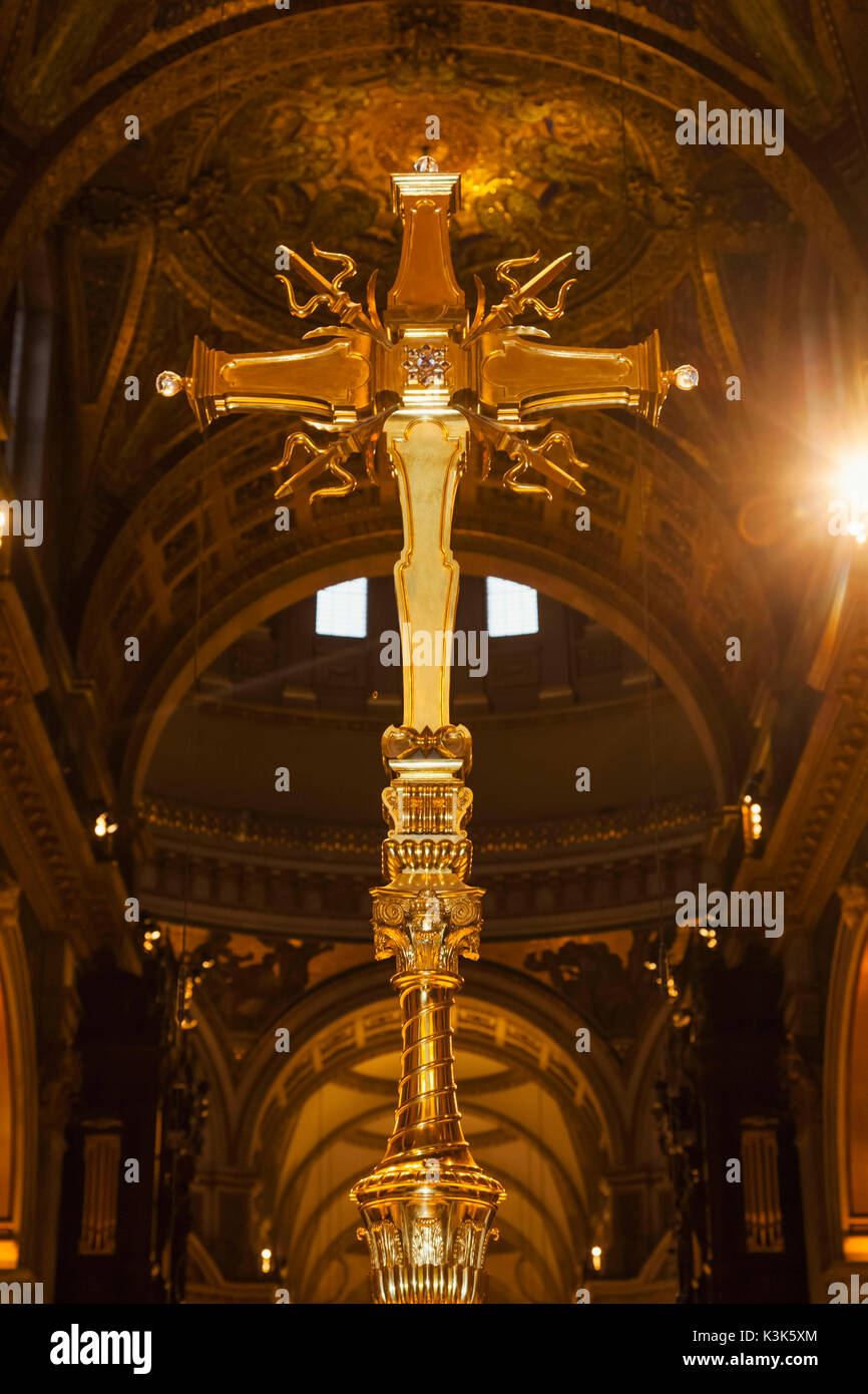Christian cross london hi-res stock photography and images - Alamy
