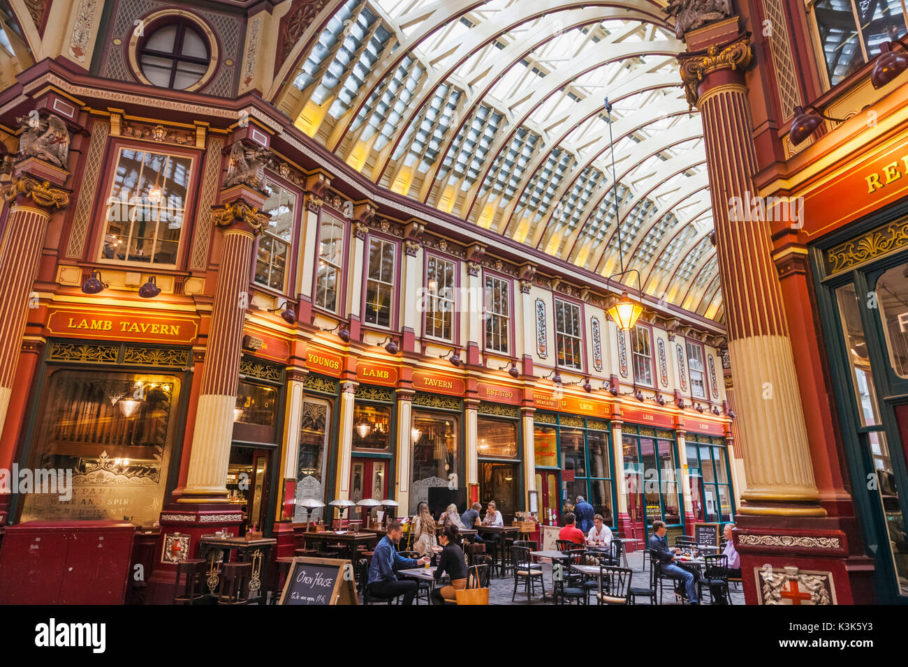 London pub hi-res stock photography and images - Alamy