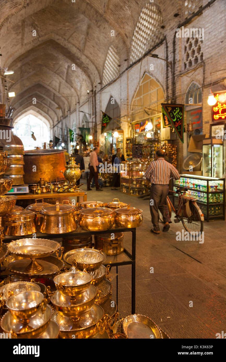 Iran, Central Iran, Esfahan, Bazar-e Bozorg market, copper pots Stock ...