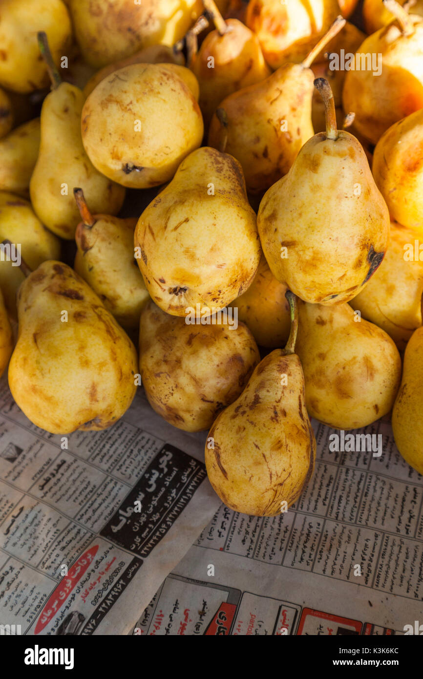 Iran, Tehran, fruit market, pears Stock Photo - Alamy