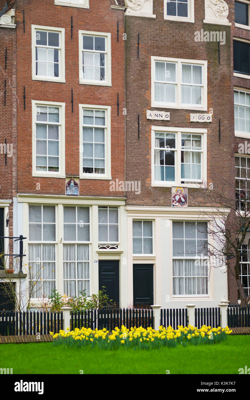 Netherlands, Amsterdam, Begijnhof Convent, courtyard Stock Photo - Alamy