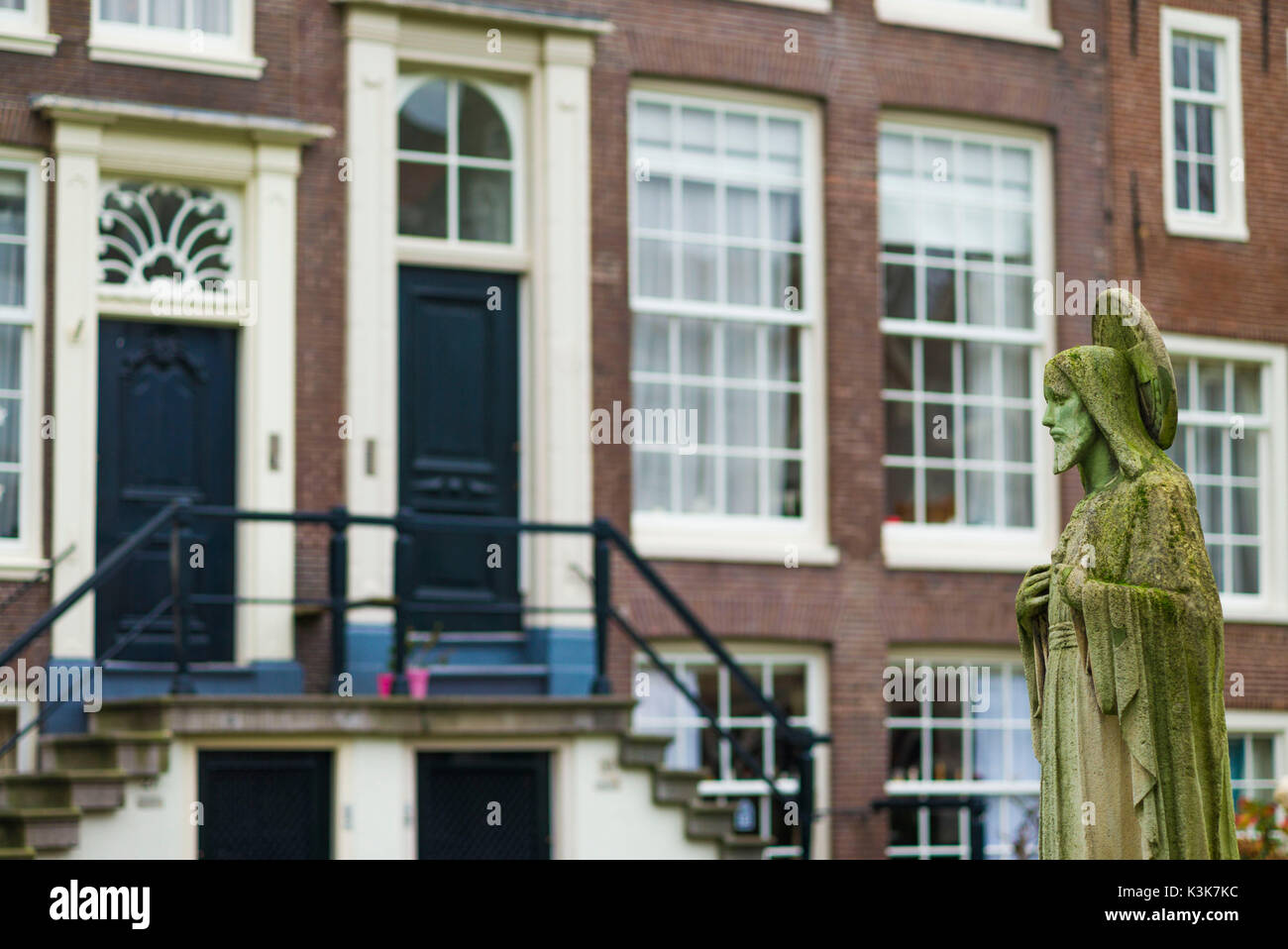 Convent courtyard hi-res stock photography and images - Alamy