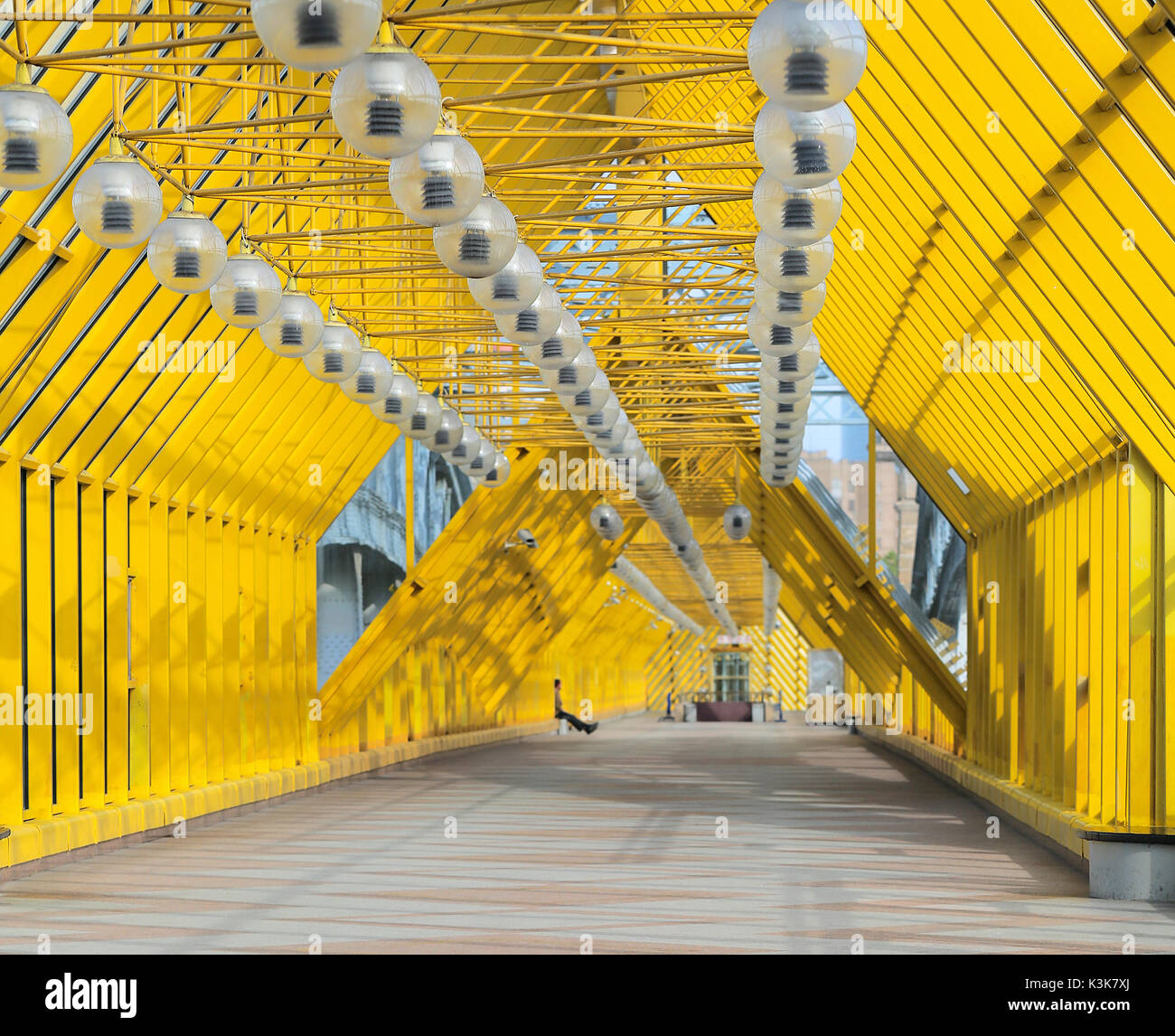 Perpendicular lines hi-res stock photography and images - Alamy
