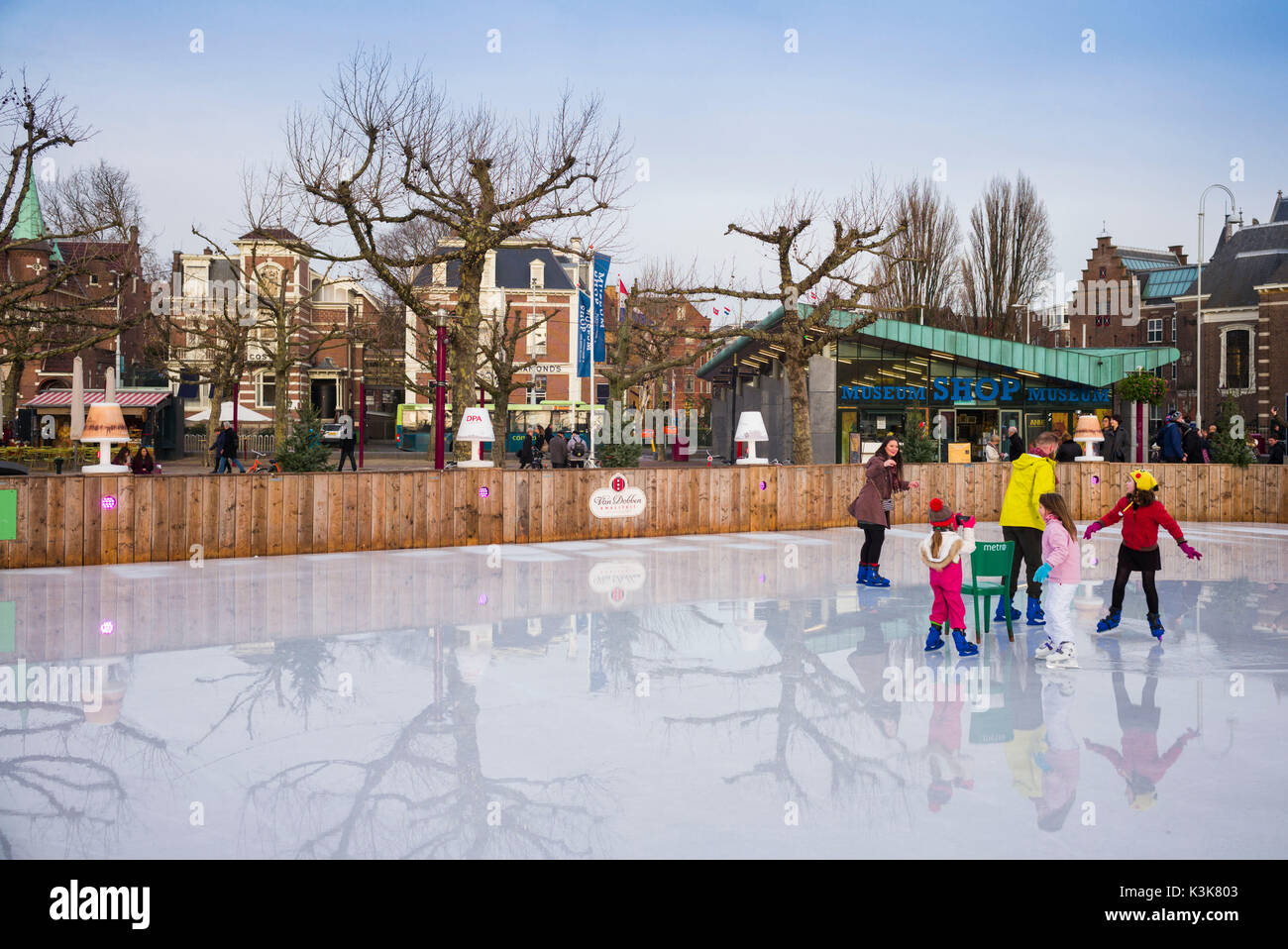 Skating at the rijksmuseum hi-res stock photography and images - Alamy