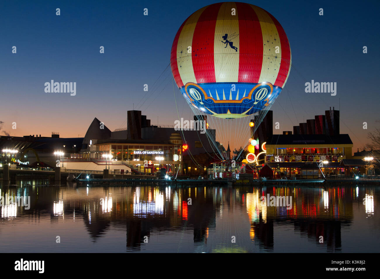 Paris reflections hi-res stock photography and images - Alamy