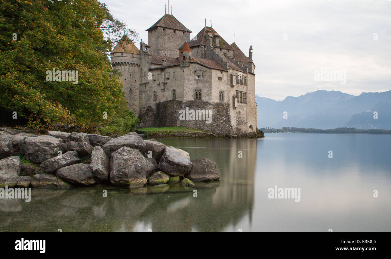 12th century chillon castle along lake geneva hi-res stock photography ...