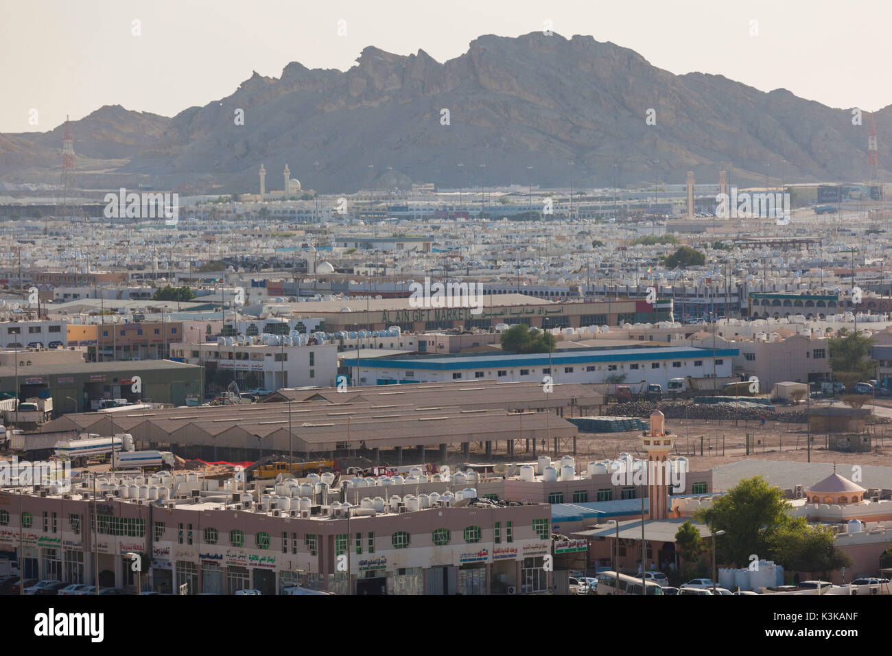 UAE, Al Ain, elevated view of town and the Al Ain Oasis Stock Photo - Alamy