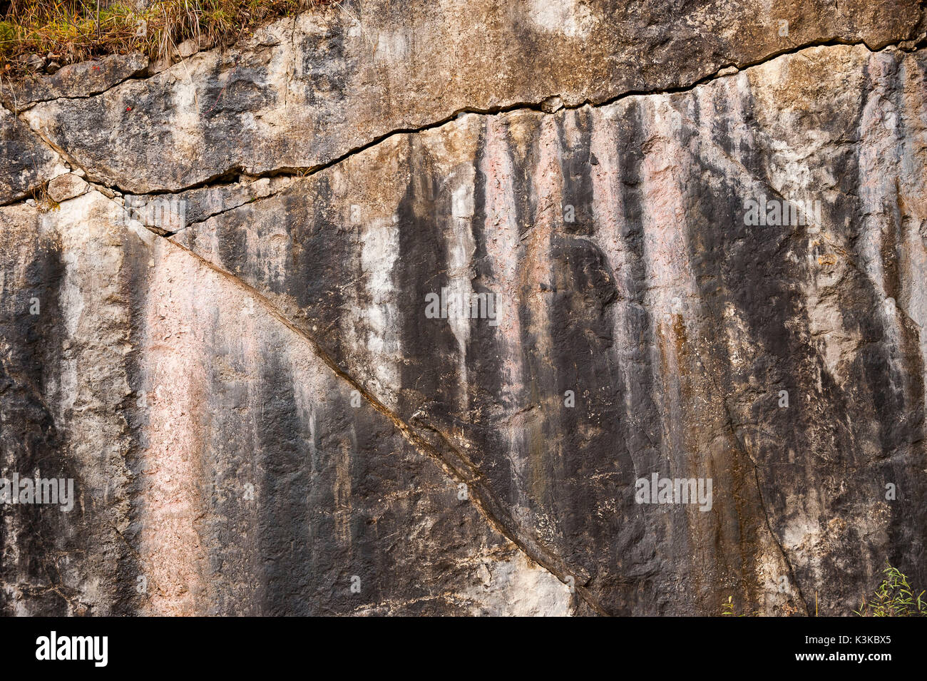 rock face with big rifts Stock Photo - Alamy
