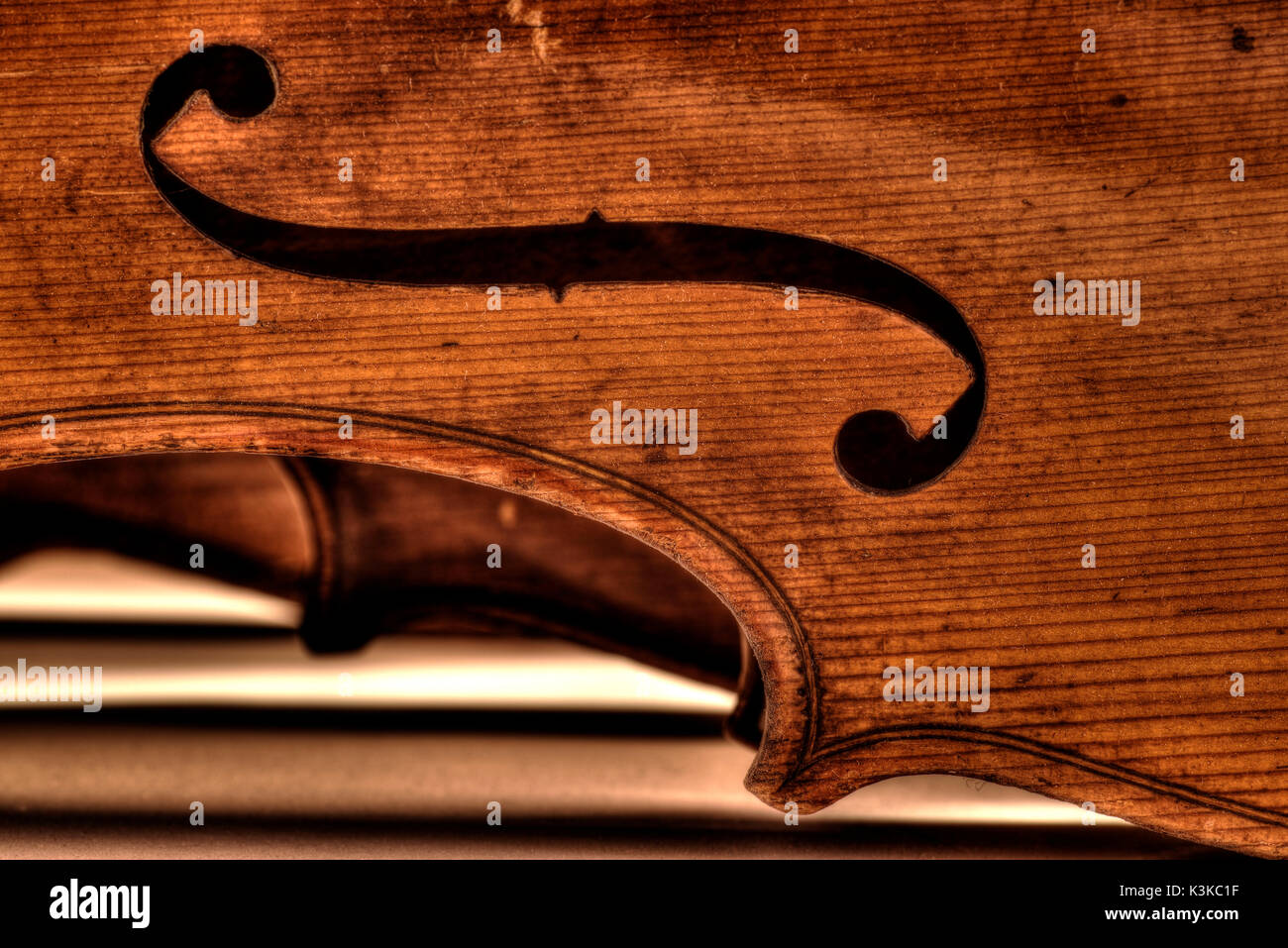 Body of an old violin Stock Photo - Alamy