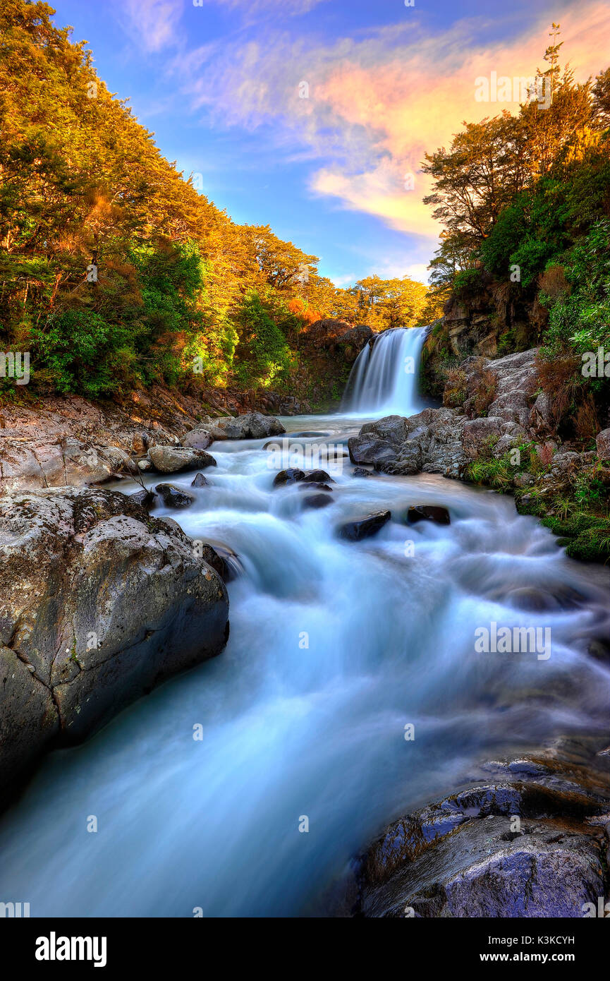 Waterfall in tongariro national park hi-res stock photography and ...