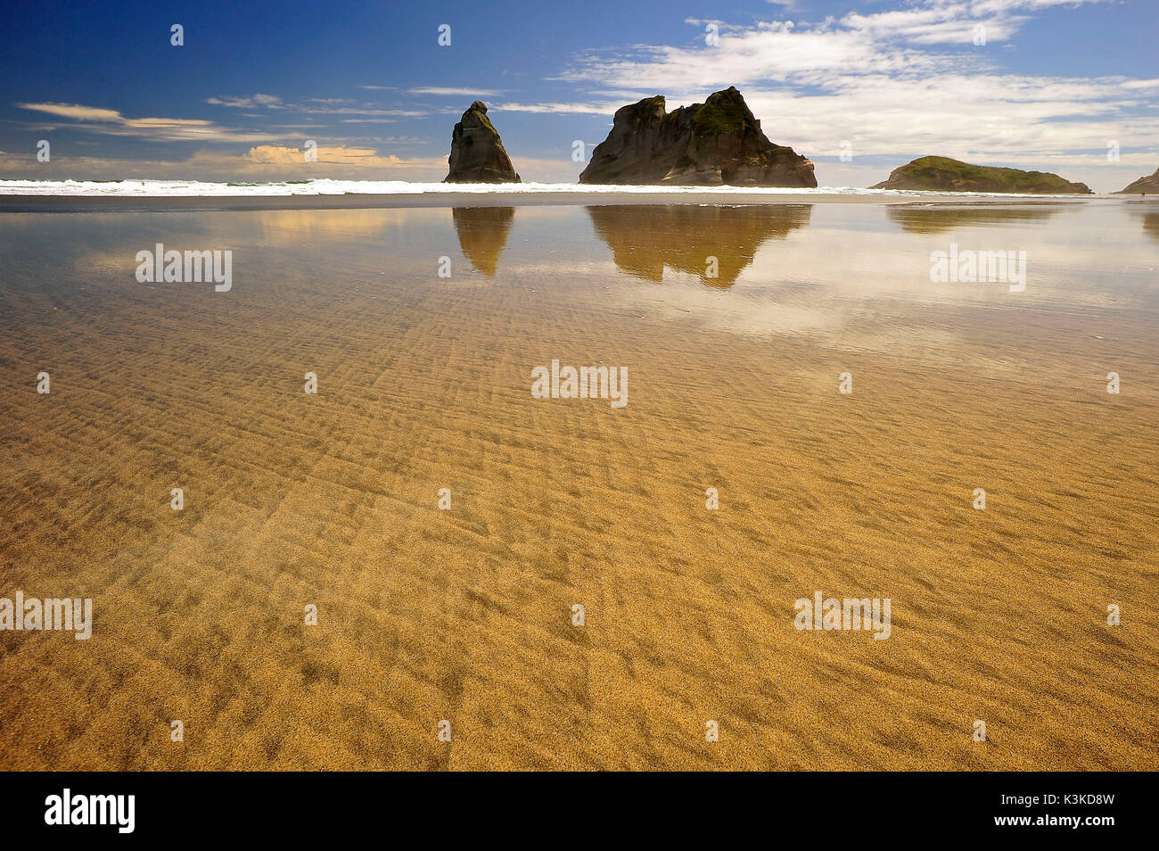 Sand structure in the mercury bay in new zealand hi-res stock ...