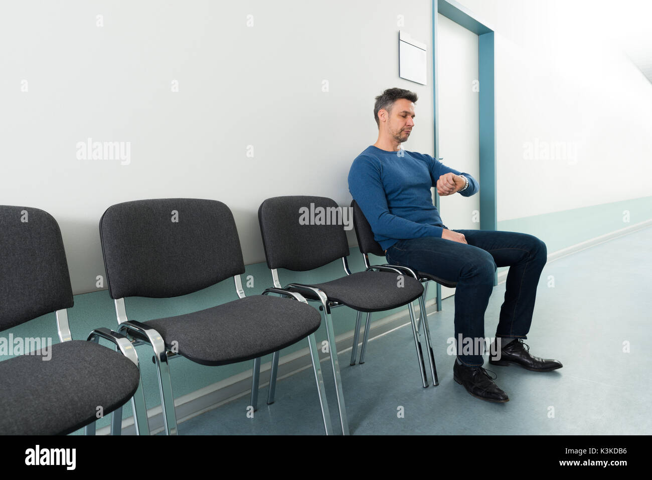 Male patient hospital waiting hi-res stock photography and images - Alamy