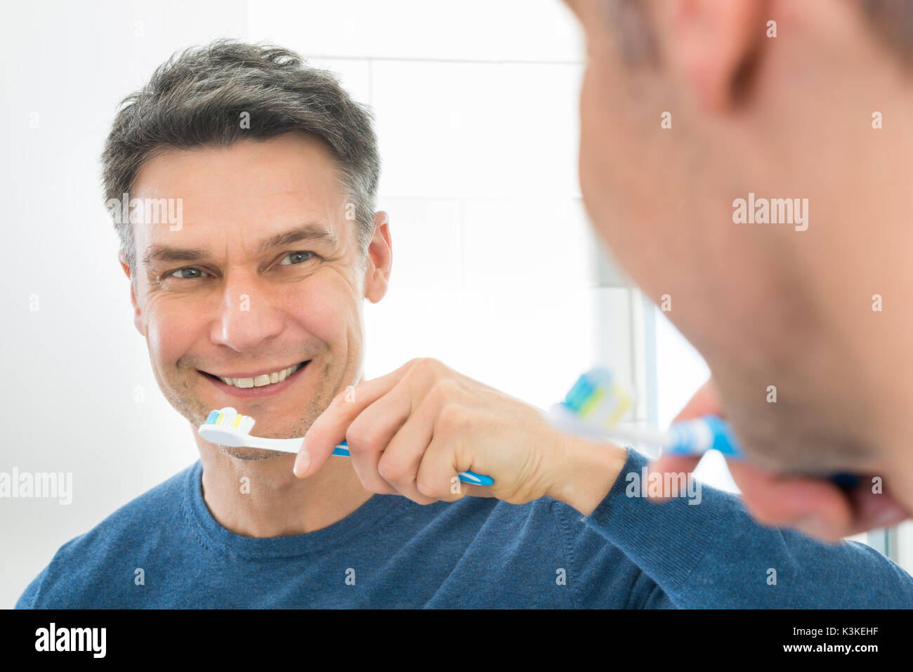 Hand holding toothpaste and toothbrush hi-res stock photography and images - Alamy