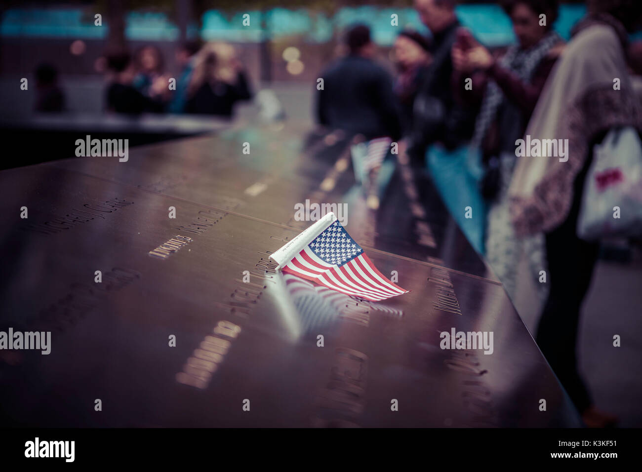 World trade center 9 11 flag hi-res stock photography and images - Alamy