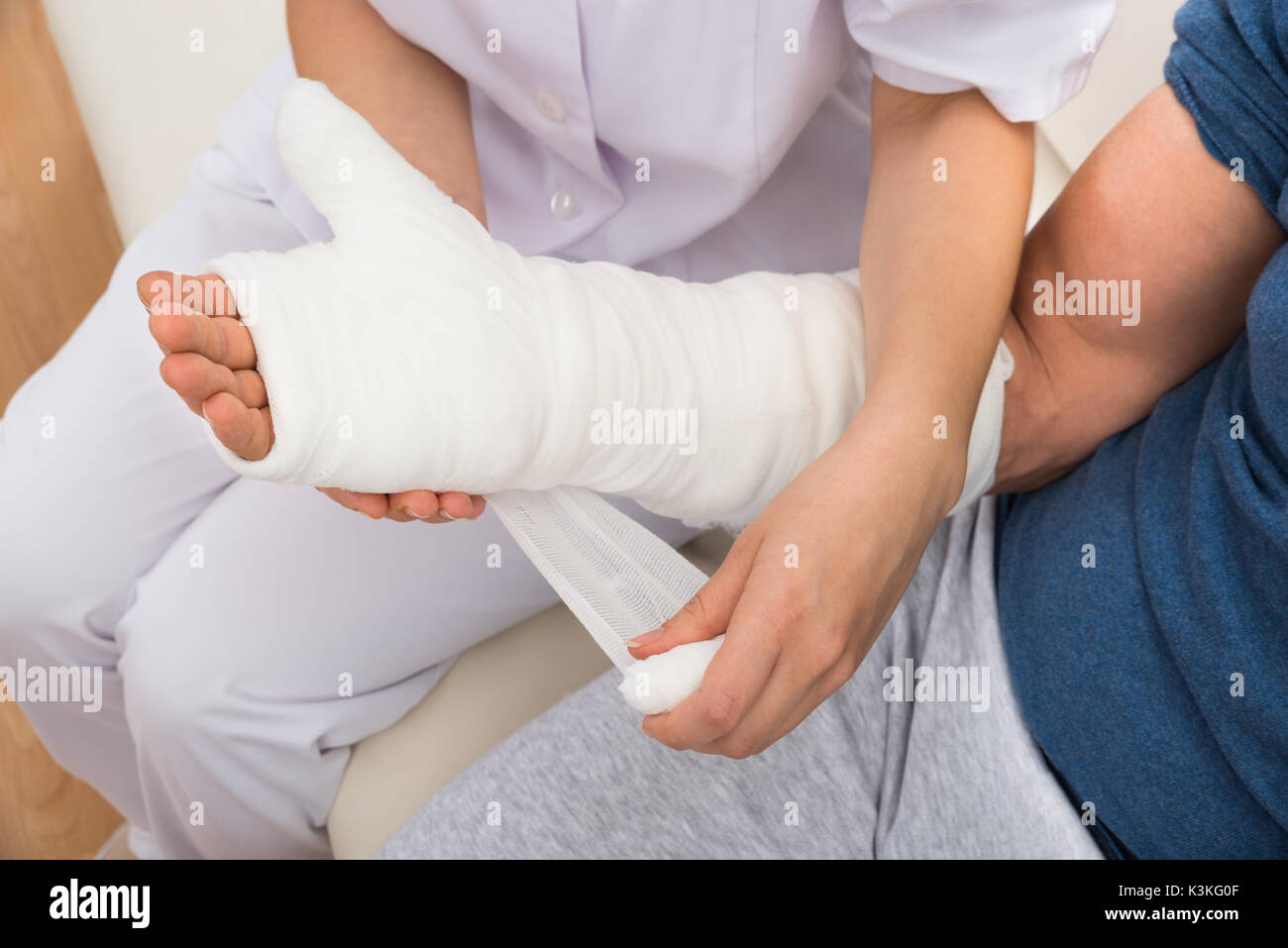 Wound dressing nurse hi-res stock photography and images - Alamy