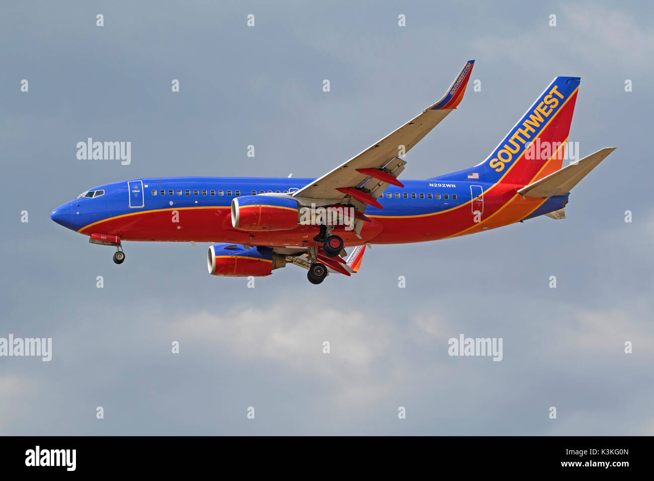 Side view 737 hi-res stock photography and images - Alamy
