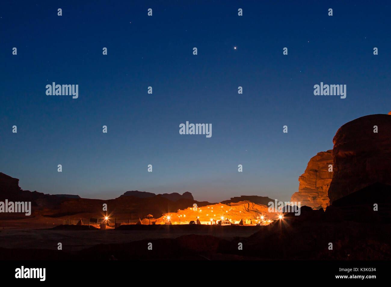 Bedouin camp in the Wadi Rum desert, Jordan, at night Stock Photo - Alamy