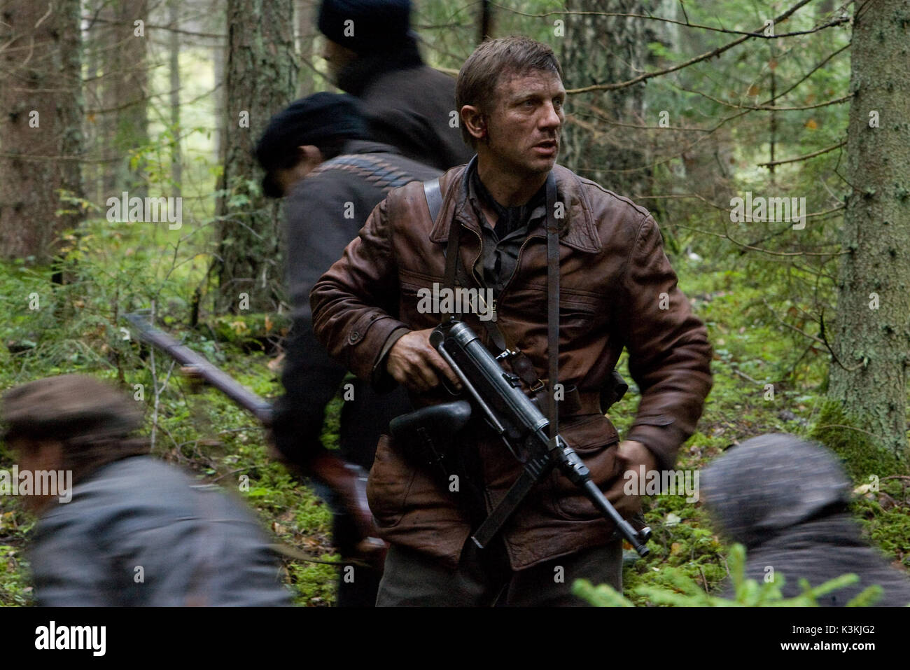 Daniel craig defiance 2008 hi-res stock photography and images - Alamy