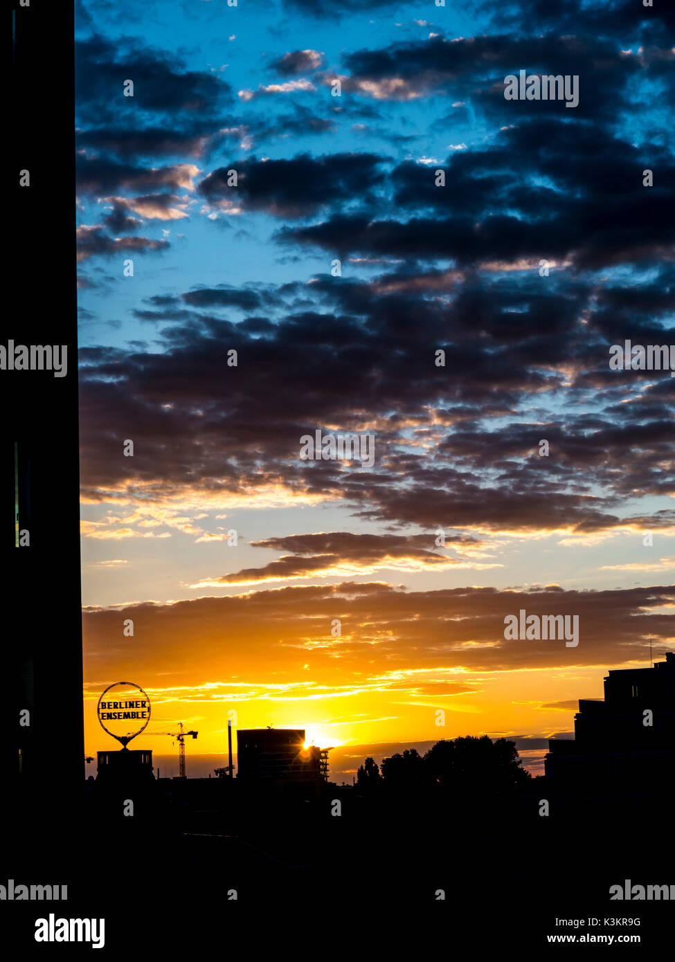 Setting sun over the cityscape of Berlin Stock Photo - Alamy