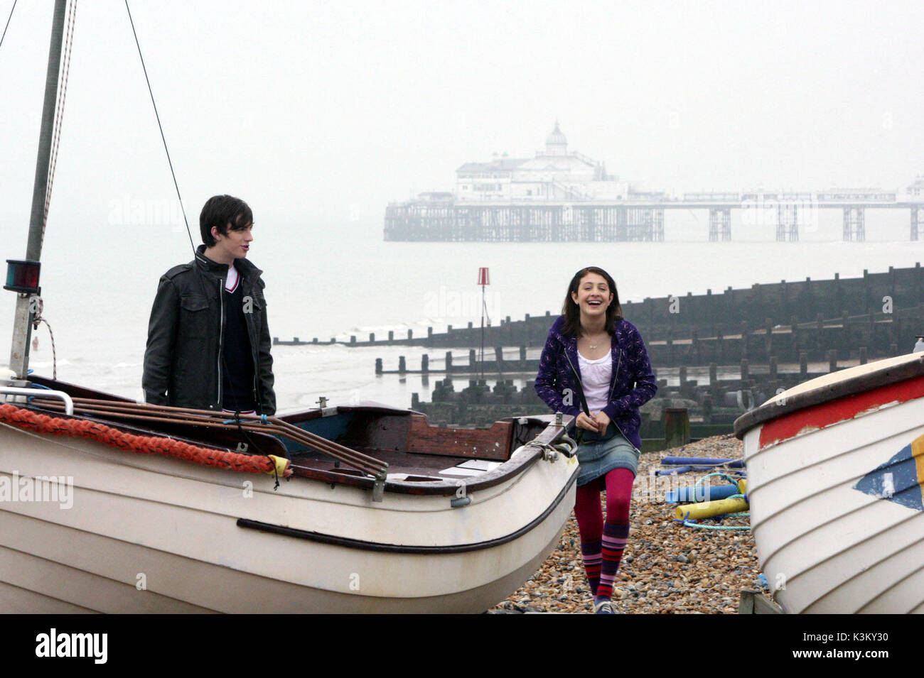 ANGUS, THONGS AND PERFECT SNOGGING AARON JOHNSON, GEORGIA GROOME Date ...