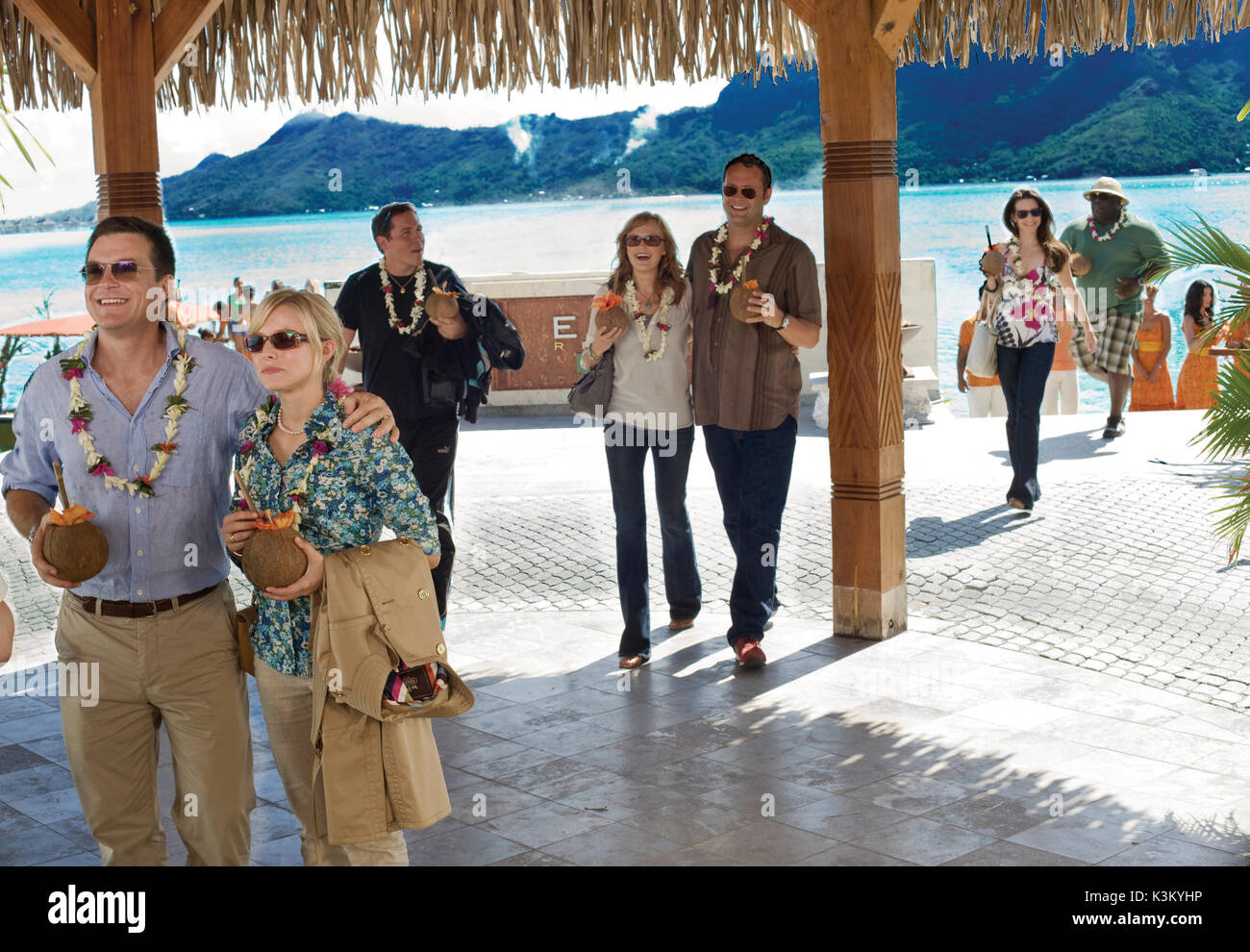 COUPLES RETREAT JASON BATEMAN, KRISTEN BELL, JON FAVREAU, MALIN AKERMAN ...