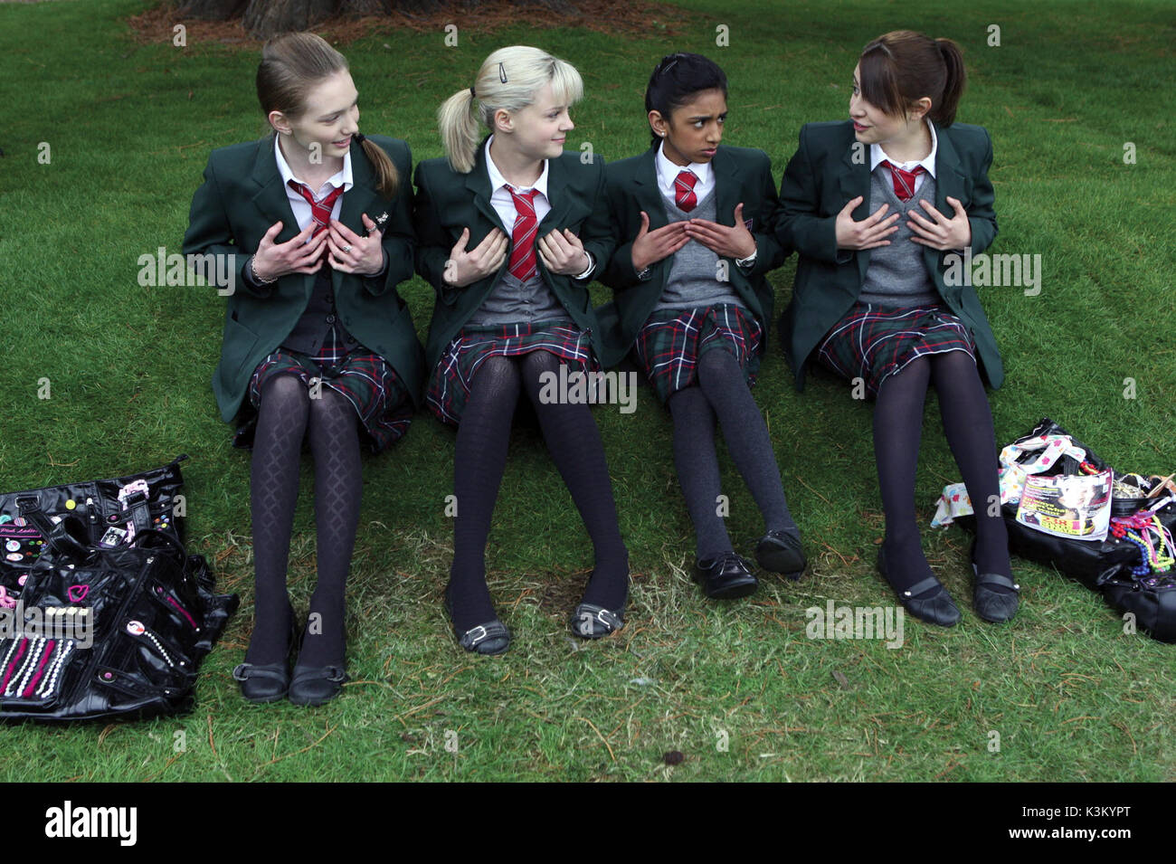 ANGUS, THONGS AND PERFECT SNOGGING ELEANOR TOMLINSON, GEORGIA HENSHAW ...