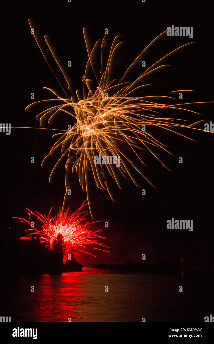 Red green fireworks hi-res stock photography and images - Alamy