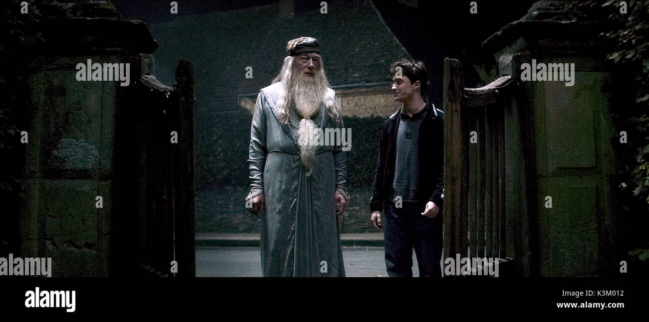 Michael gambon dumbledore hi-res stock photography and images - Alamy