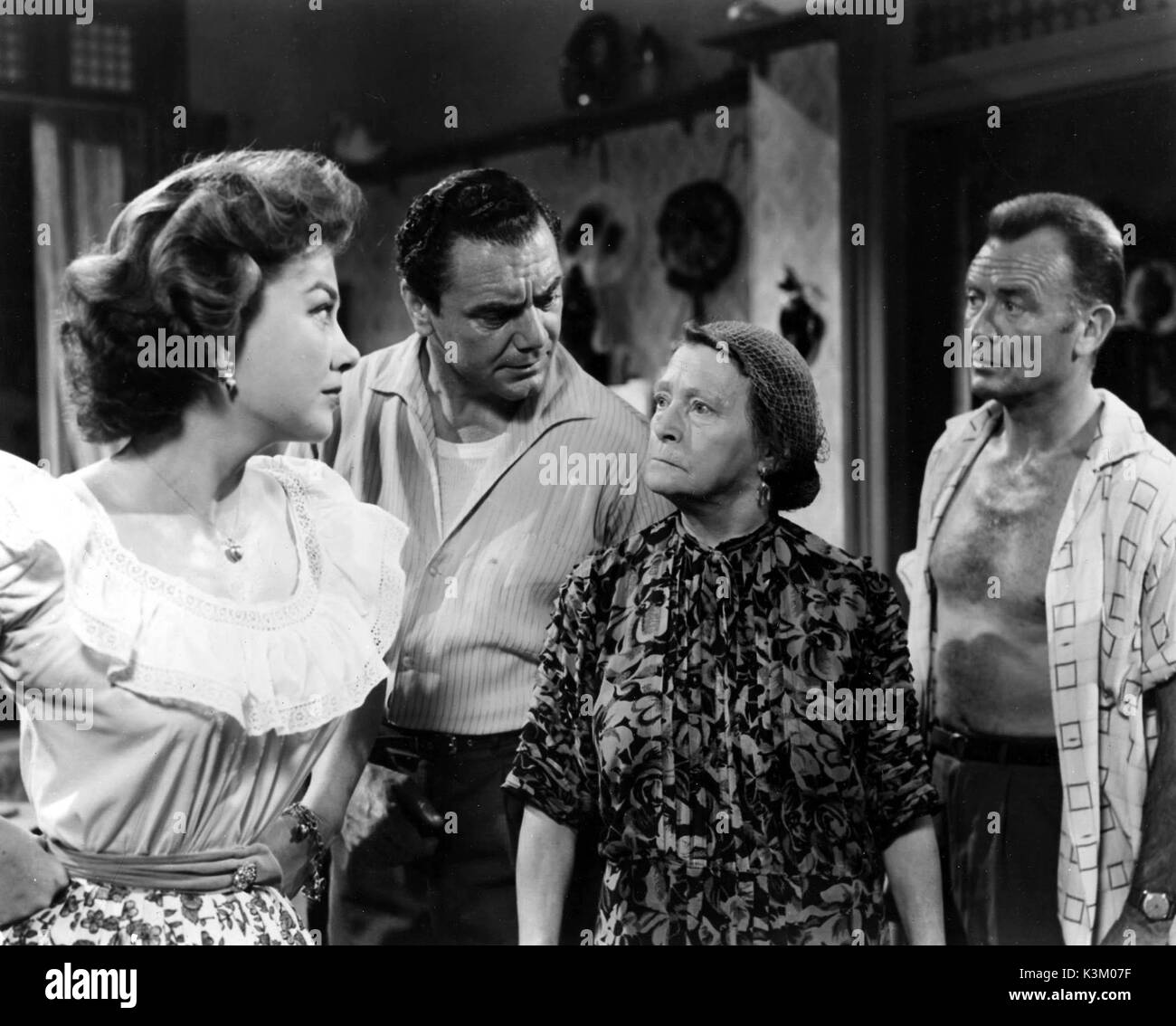 Summer Of The Seventeenth Doll Anne Baxter Ernest Borgnine Ethel Gabriel John Mills Stock