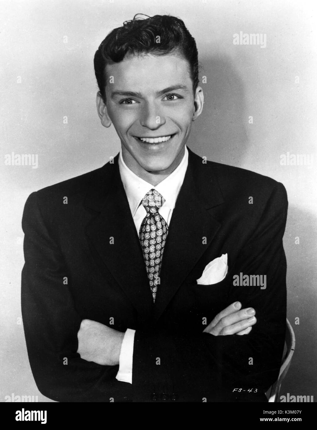 American singer frank sinatra Black and White Stock Photos & Images - Alamy