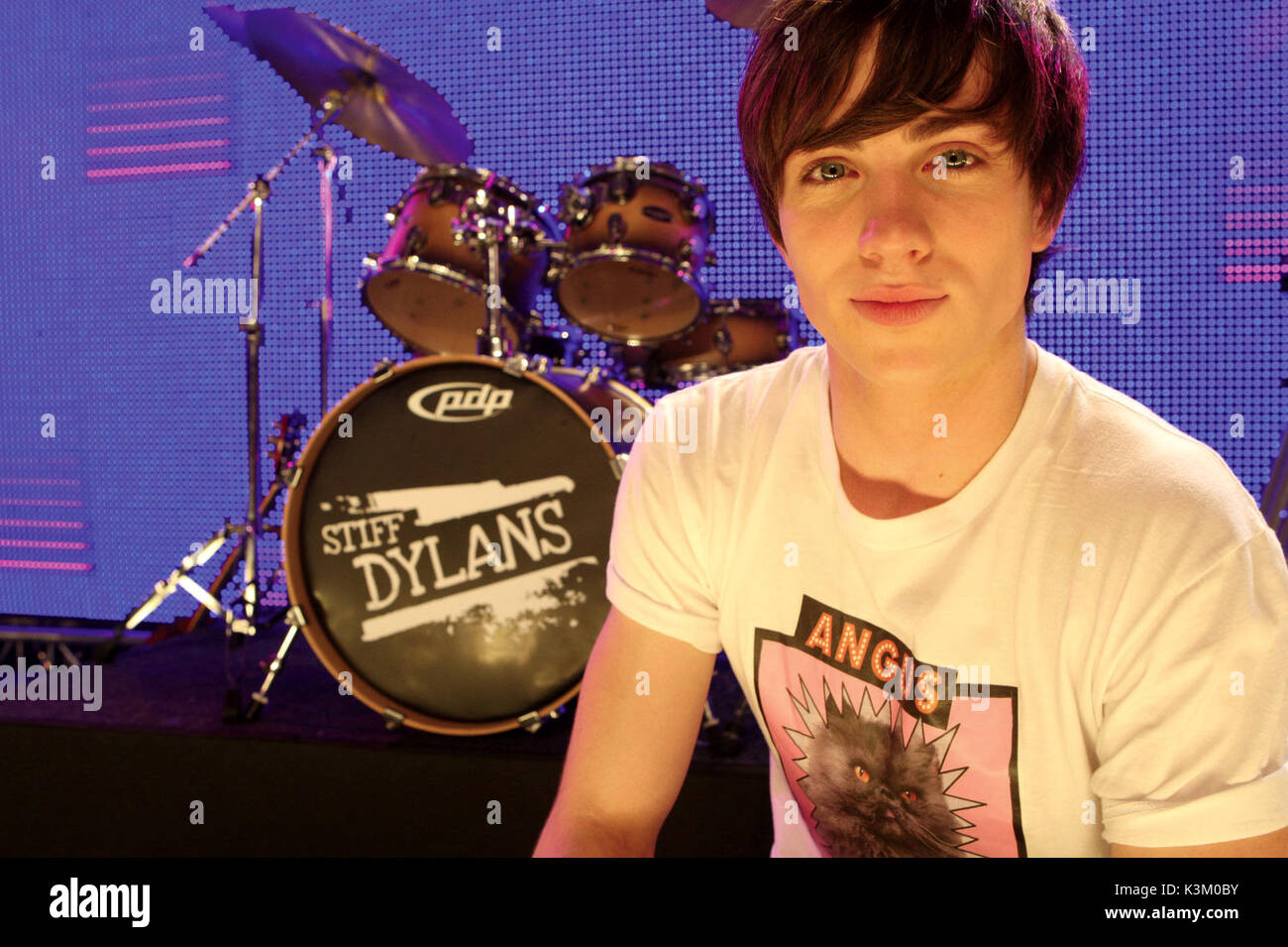 ANGUS, THONGS AND PERFECT SNOGGING AARON JOHNSON Date: 2008 Stock Photo ...