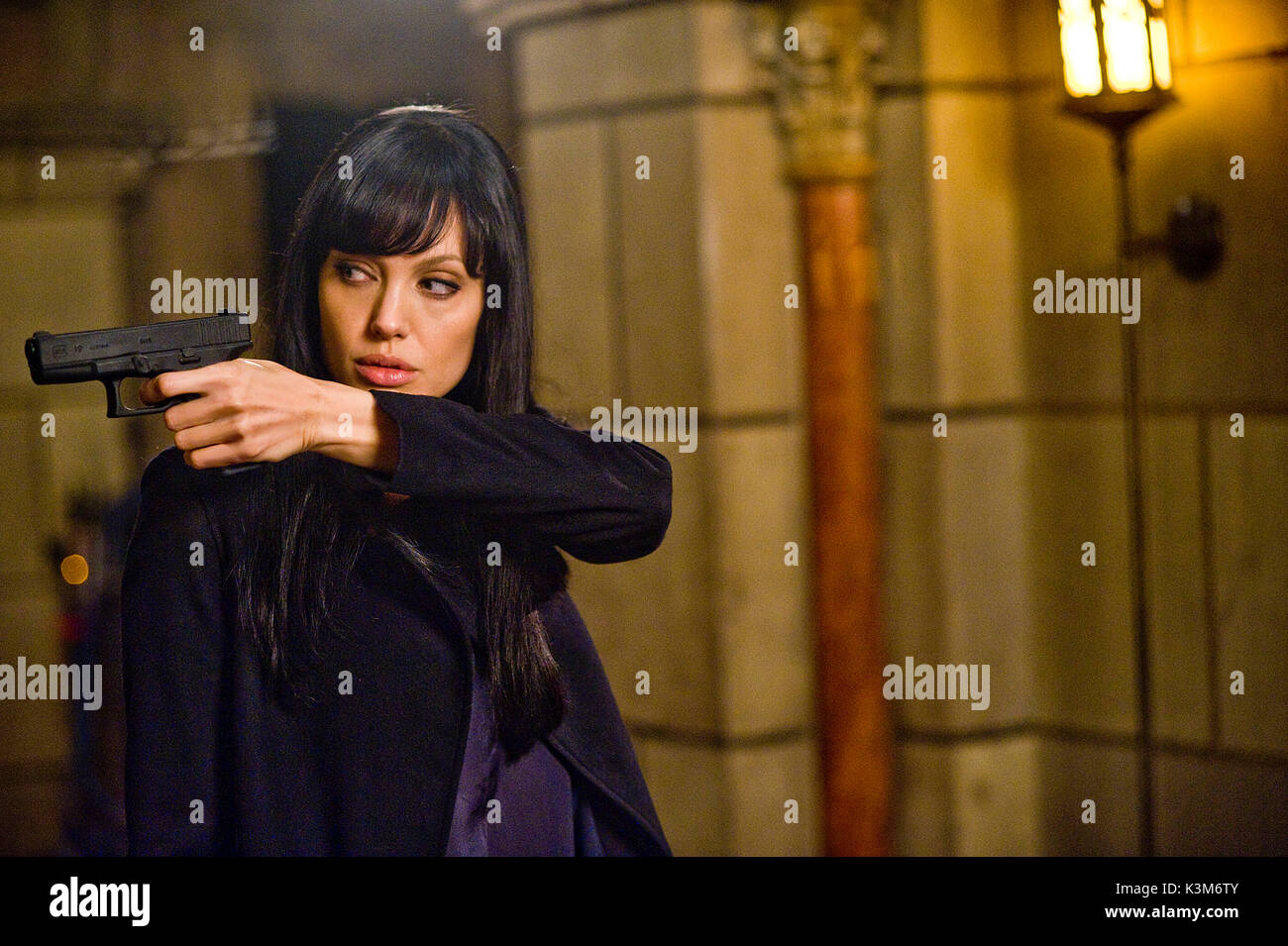 Angelina jolie salt movie still hi-res stock photography and images - Alamy