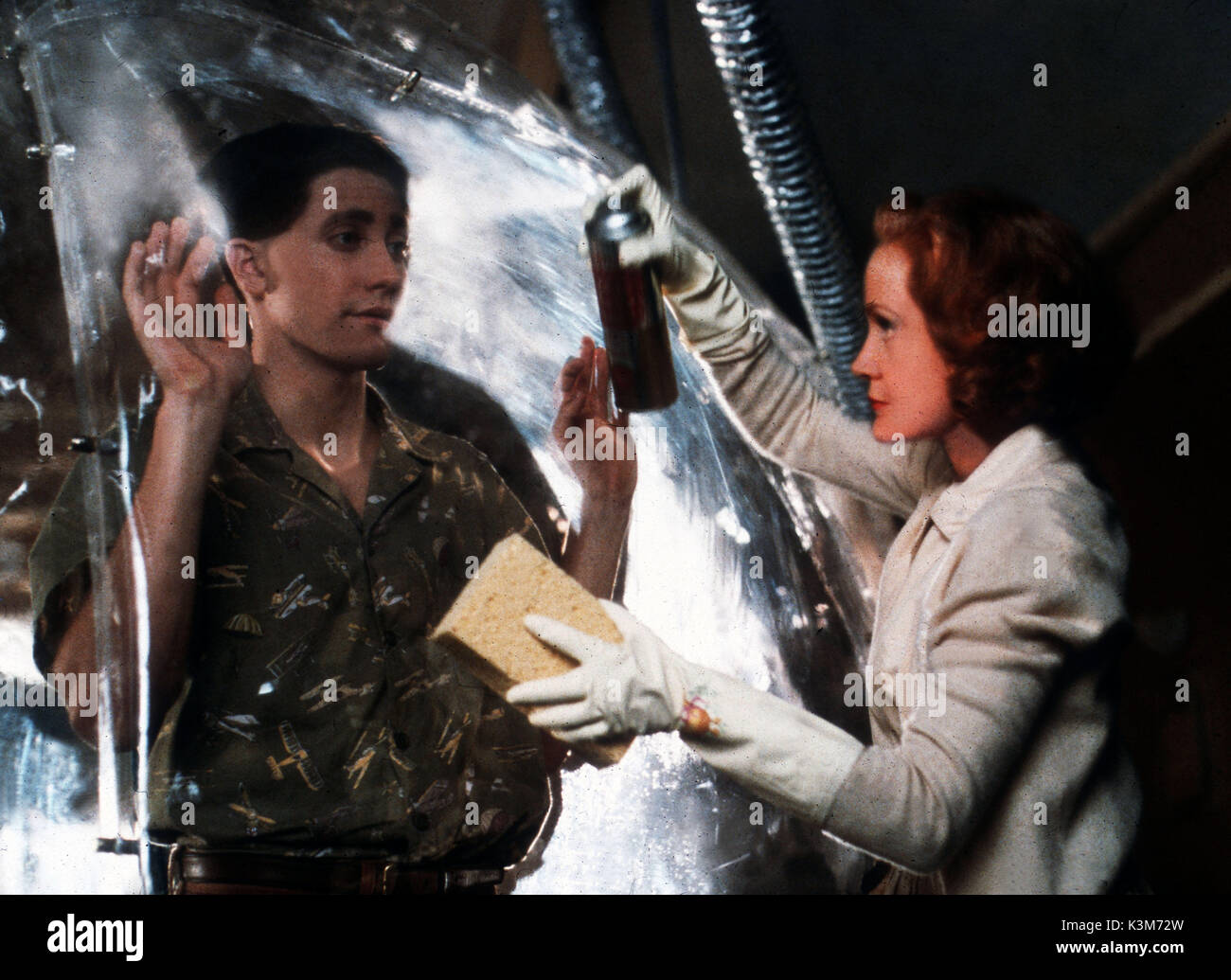 BUBBLE BOY JAKE GYLLENHAAL, SWOOSIE KURTZ BUBBLE BOY Date: 2001 Stock ...