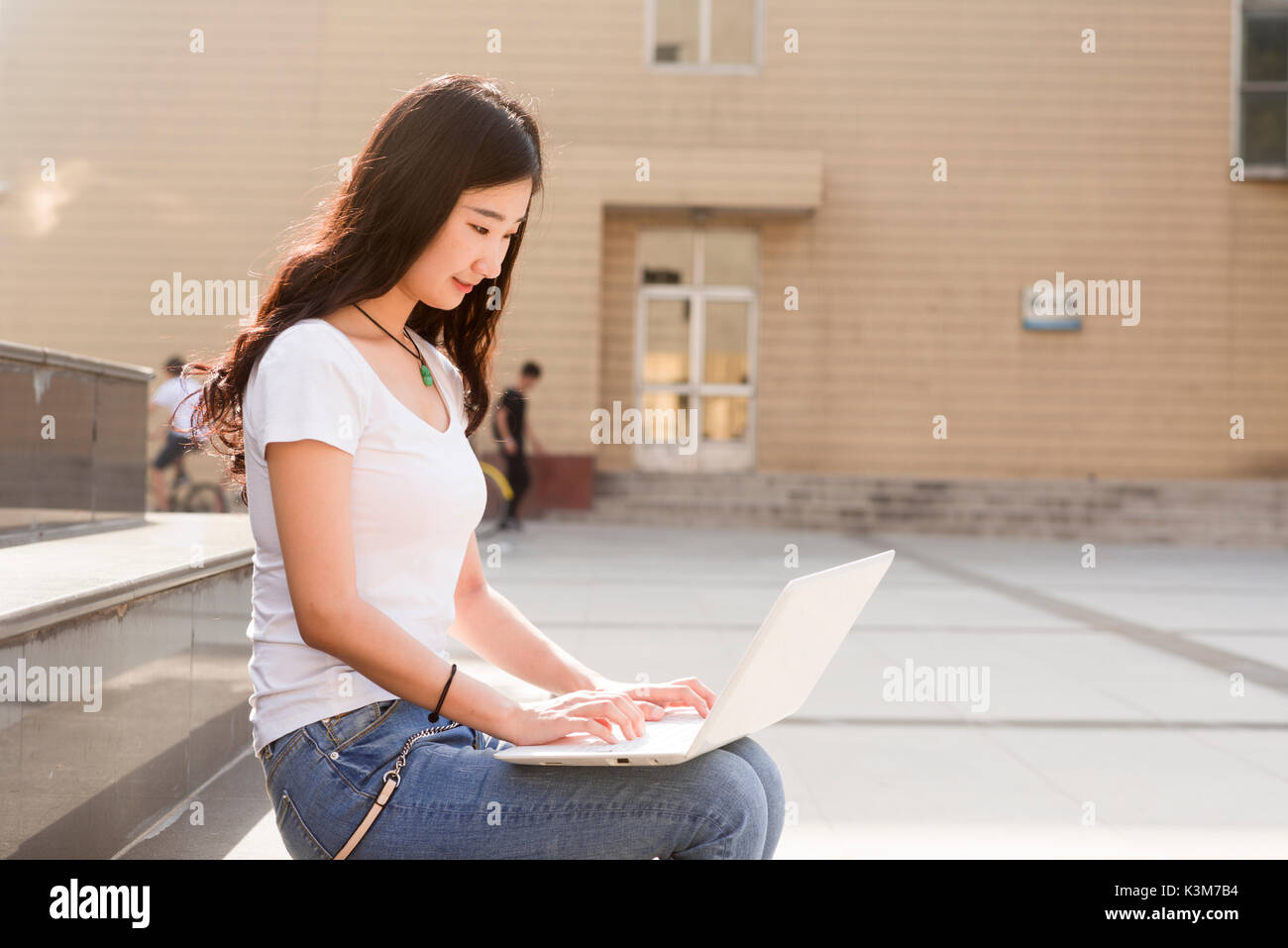 Asian laptop student hi-res stock photography and images - Alamy