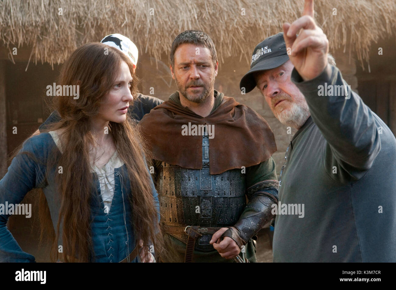 ROBIN HOOD CATE BLANCHETT as Marion Loxley, RUSSELL CROW as Robin Hood ...