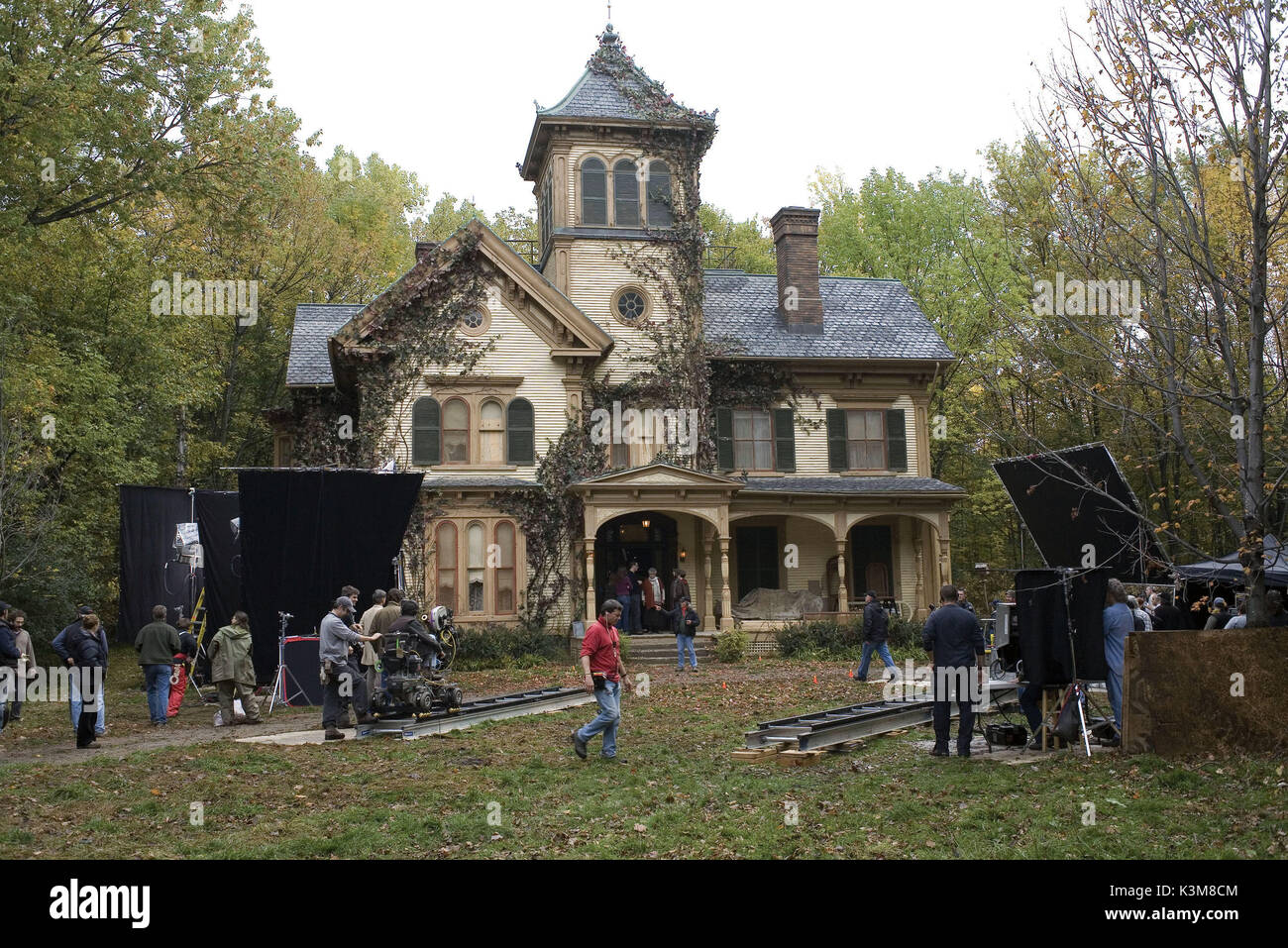 THE SPIDERWICK CHRONICLES THE SPIDERWICK CHRONICLES Date: 2008 Stock ...