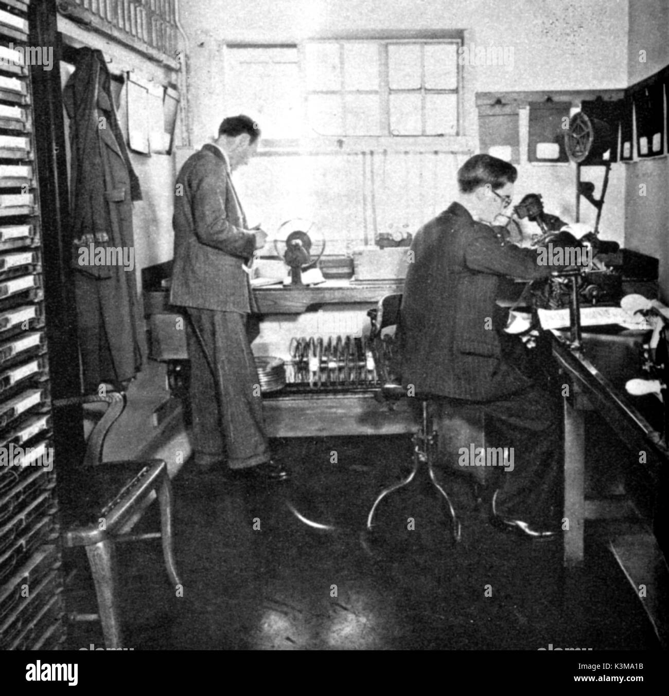 Ealing studios 1930s hi-res stock photography and images - Alamy