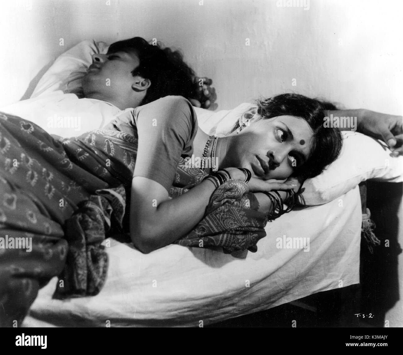 ANKUR [IND 1974] aka THE SEEDLING ANANT NAG, PRIYA TENDULKAR Date: 1974 ...