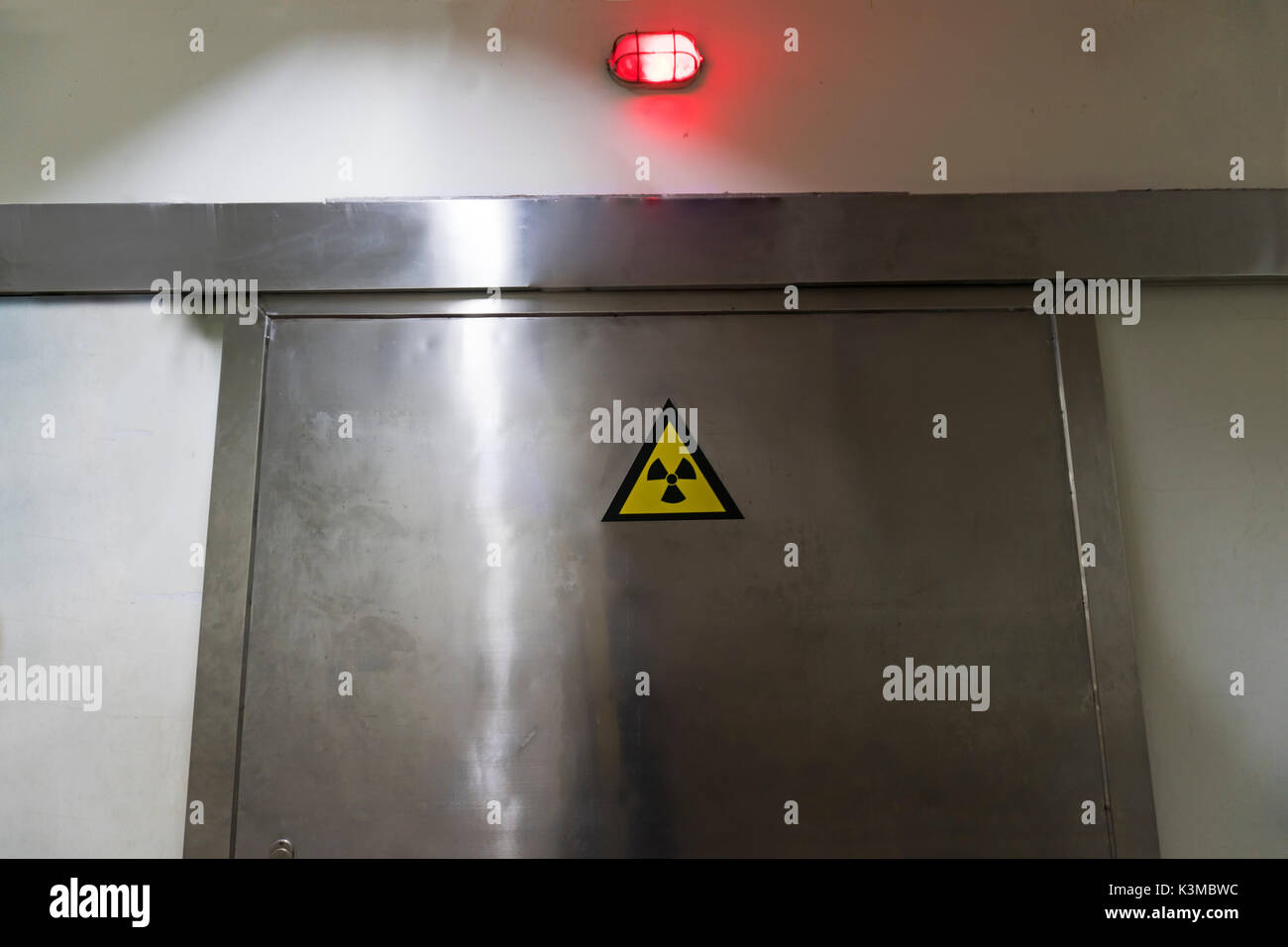 Nuclear waste danger sign hi-res stock photography and images - Alamy