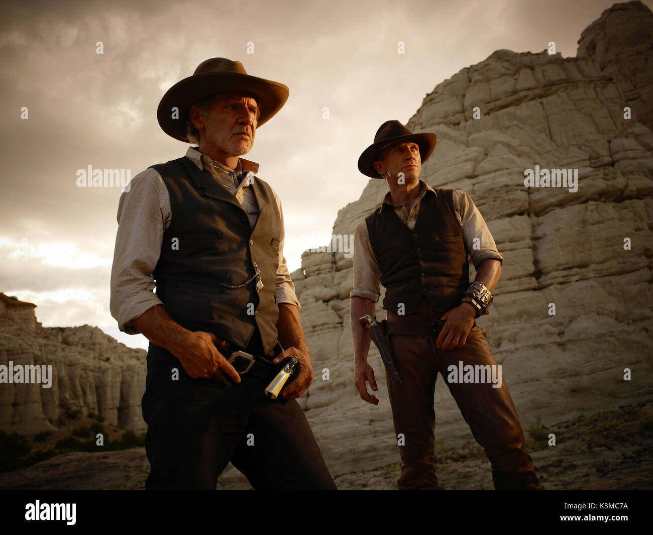 COWBOYS & ALIENS [US 2011] HARRISON FORD, DANIEL CRA Date: 2011 Stock ...