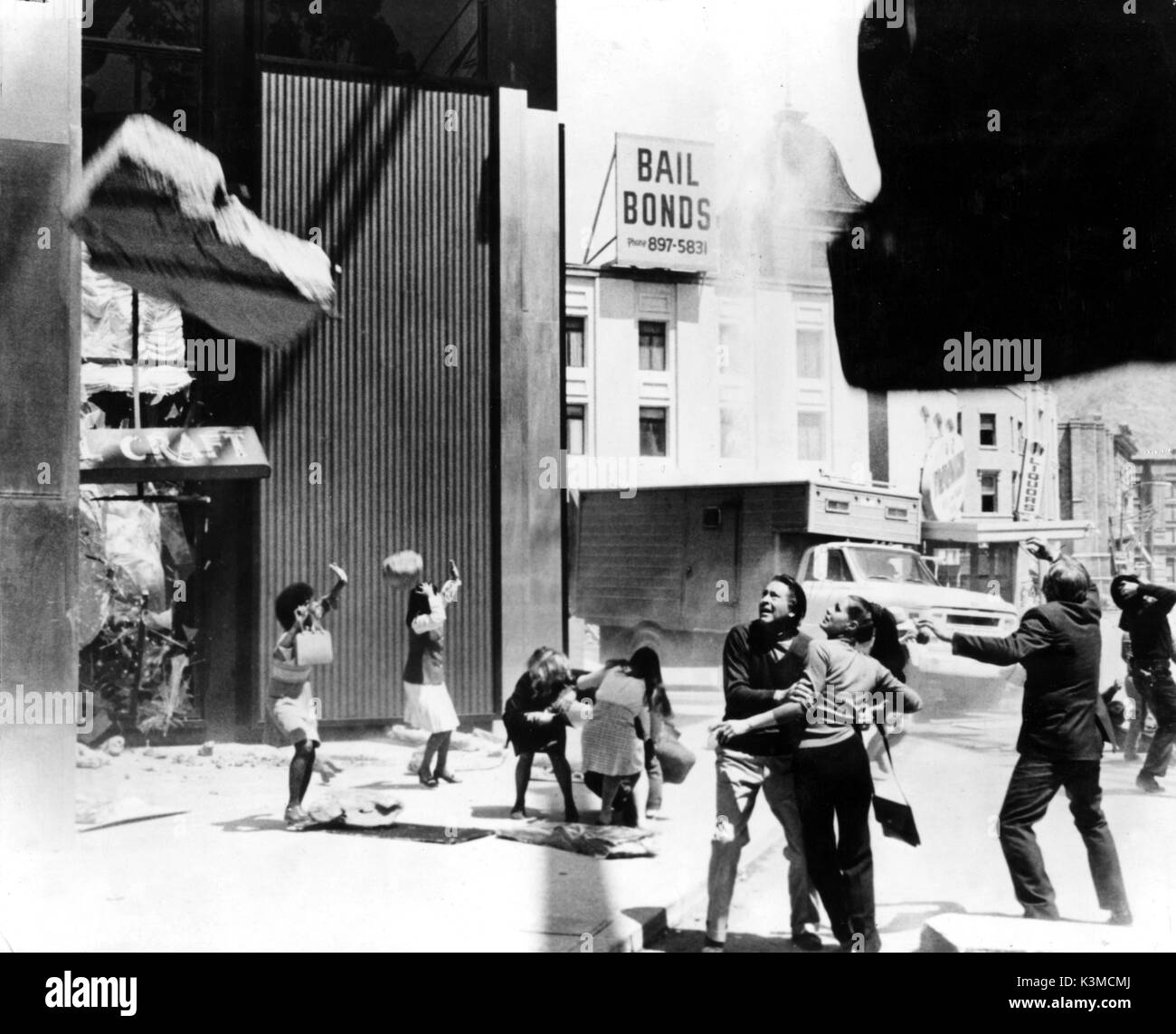 EARTHQUAKE [US 1974] Date: 1974 Stock Photo - Alamy