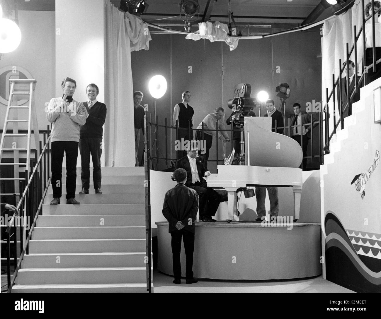 JUST LIKE A WOMAN [BR 1967] Director ROBERT FUEST [left] Date: 1967 ...