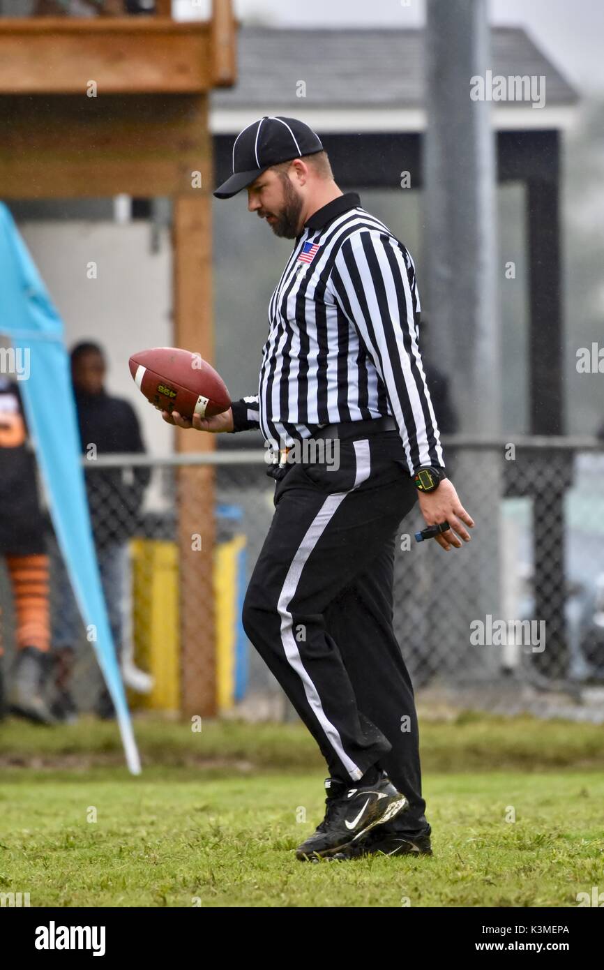 Referee uniform hi-res stock photography and images - Alamy