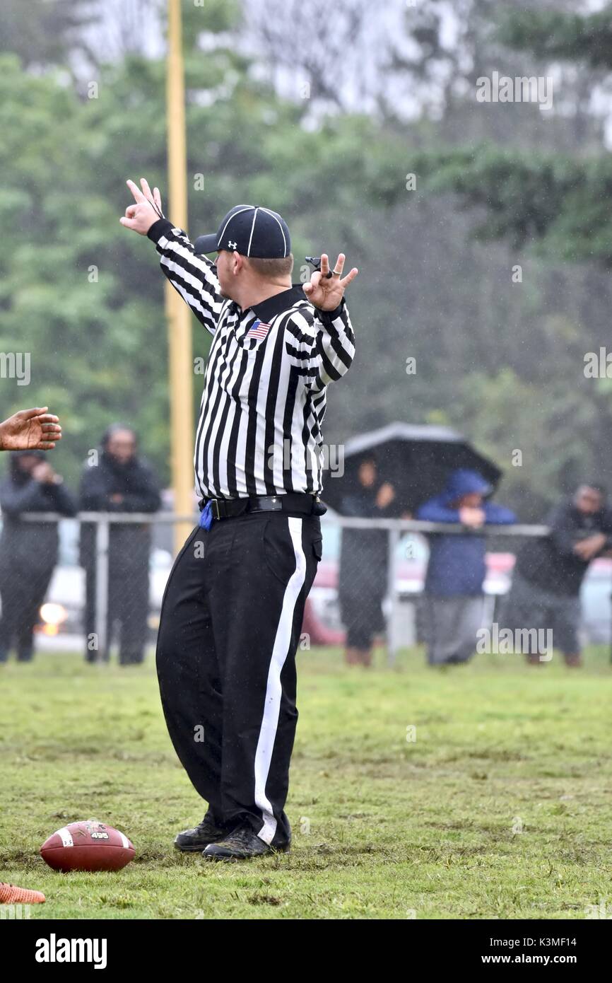 Referee uniform hi-res stock photography and images - Alamy