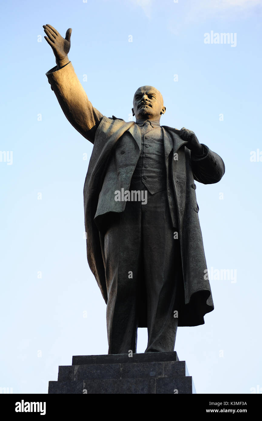 A vladimir lenin statue hi-res stock photography and images - Alamy